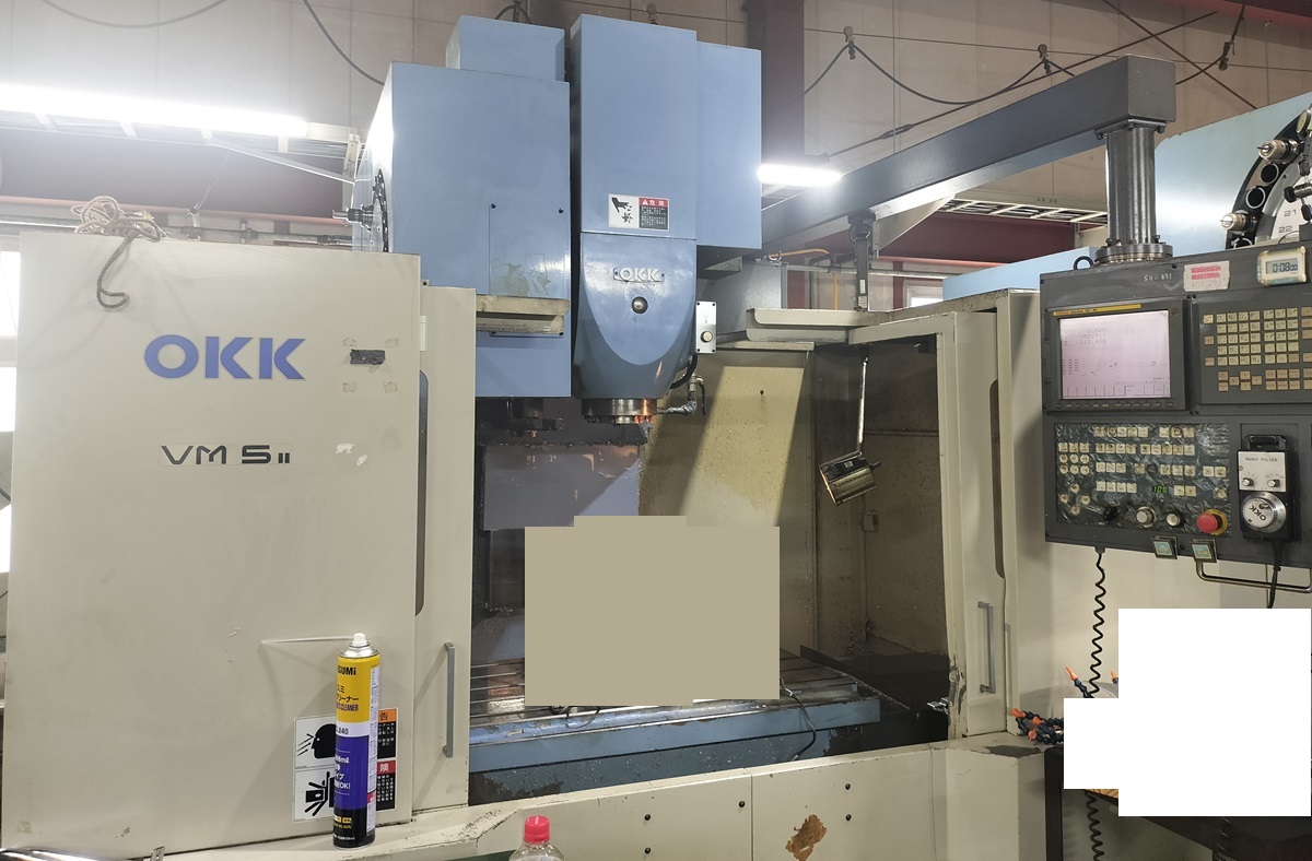 経年の痛みによって振れが発生した主軸テーパ再研磨・セルフ研磨 OKK VM5-II(BT40) | 匠製作所株式会社